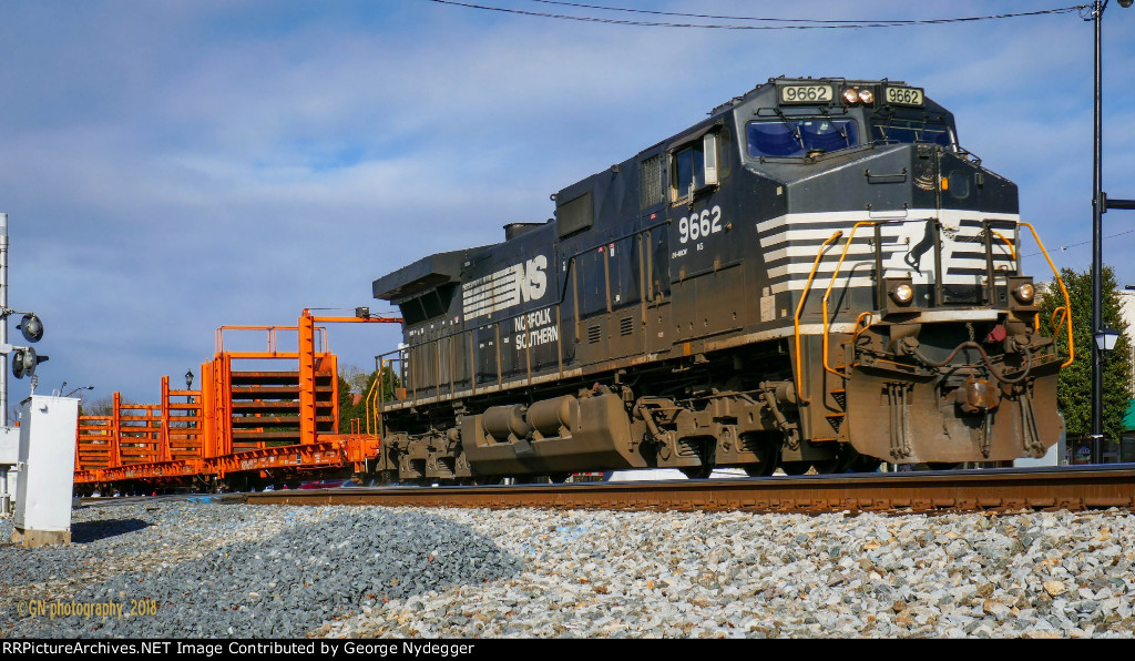 NS 9662 leading a work train